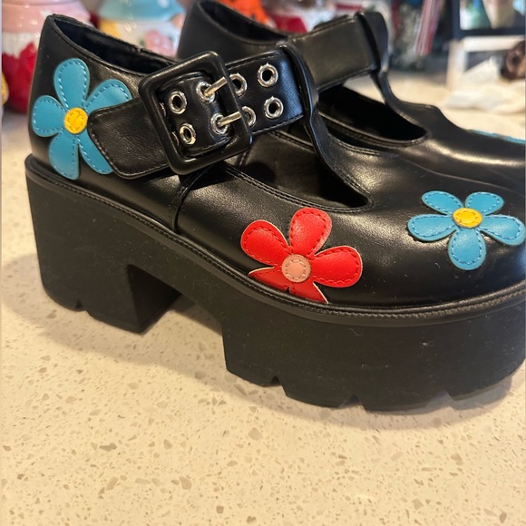 La Moda | Shoes | Le Moda Mary Jane Floral Platforms | Poshmark